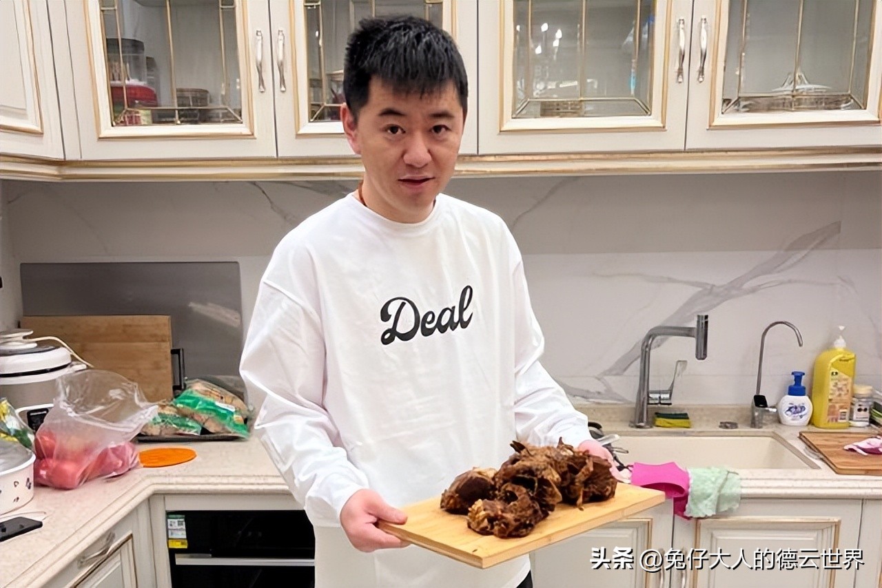 Feng Zhaoyang ushered in his 38th birthday, chatted with his partner to ...