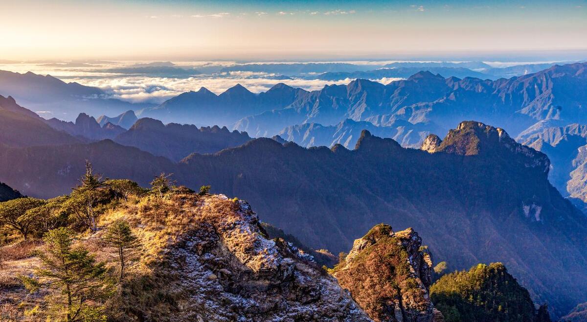 China's Top Ten Famous Summer Mountains - iNEWS