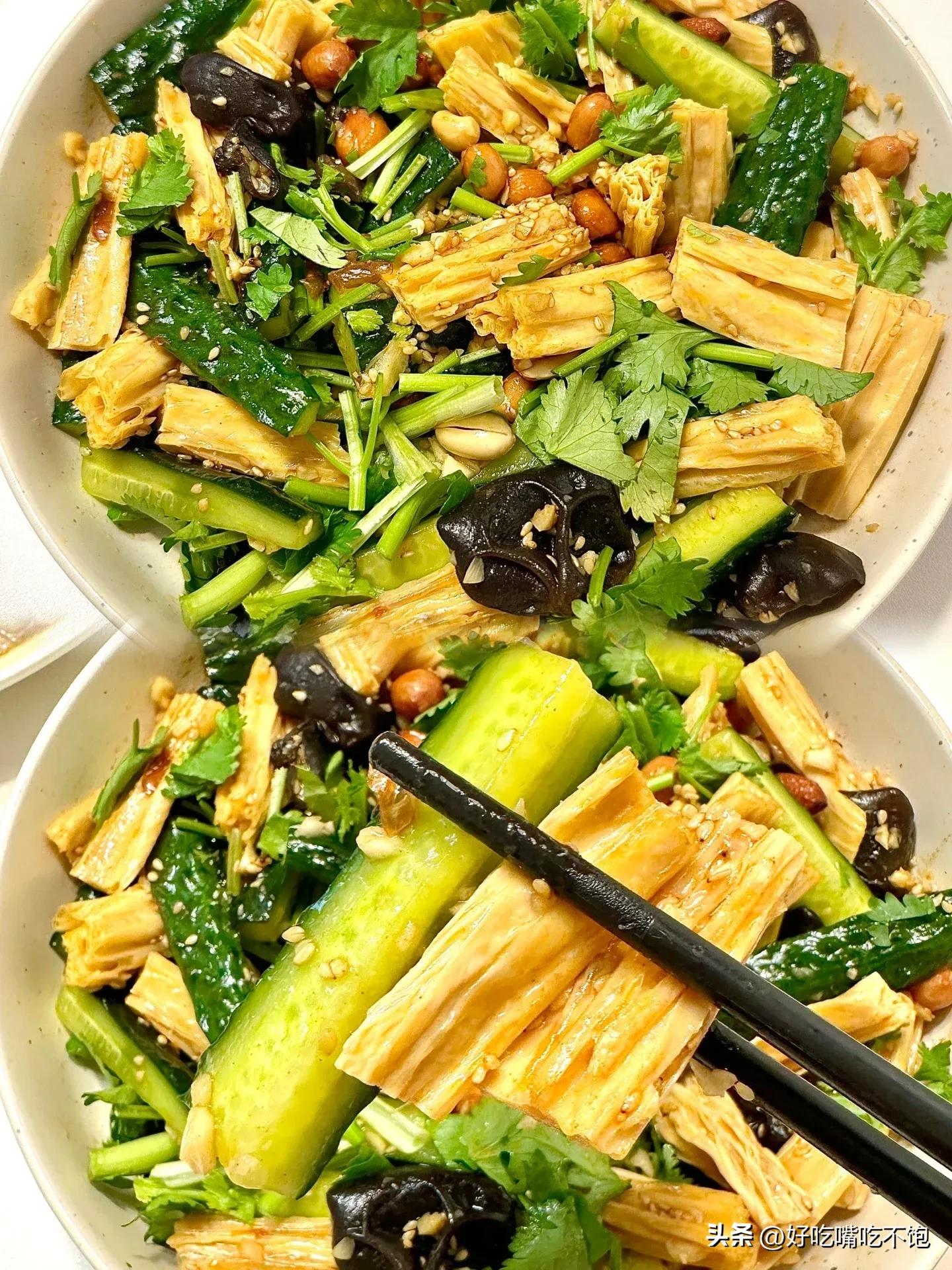 Spicy cumin squid + yuba fungus mixed with cucumber, it is simply not ...