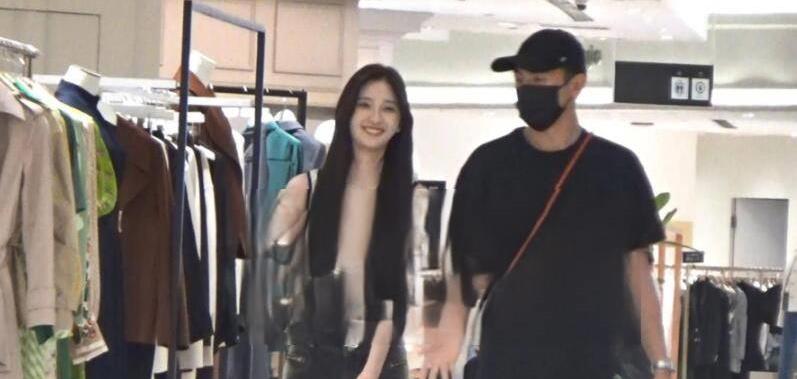 Lin Gengxin's new relationship revealed! Holding hands while shopping ...