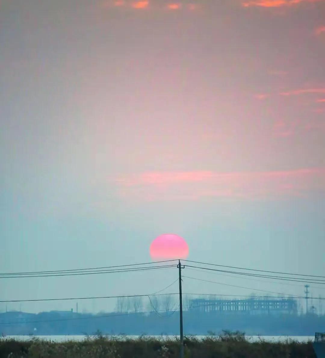 The sunset is infinitely beautiful - iNEWS