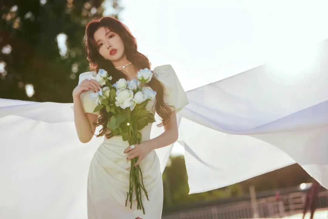 Yang Yang, Zhou Xun, Xie Na, Kong Xueer, Hai Qing - iNEWS