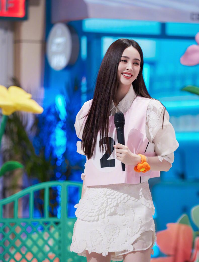 Nazha is in the same frame as Jiang Shuying! She is pure and lovely in ...