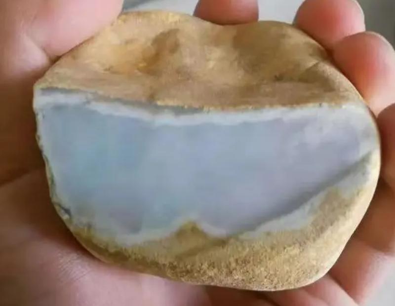 A brief analysis of the white mist of the rough jadeite - iNEWS