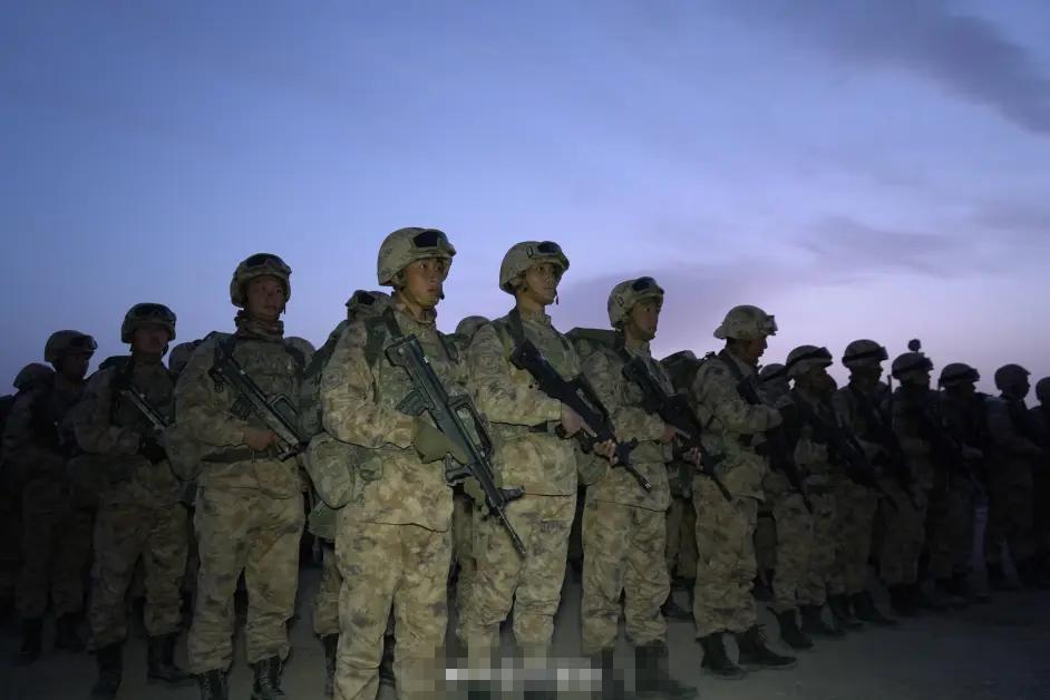 A big move involving the whole army!The PLA's individual equipment has ...