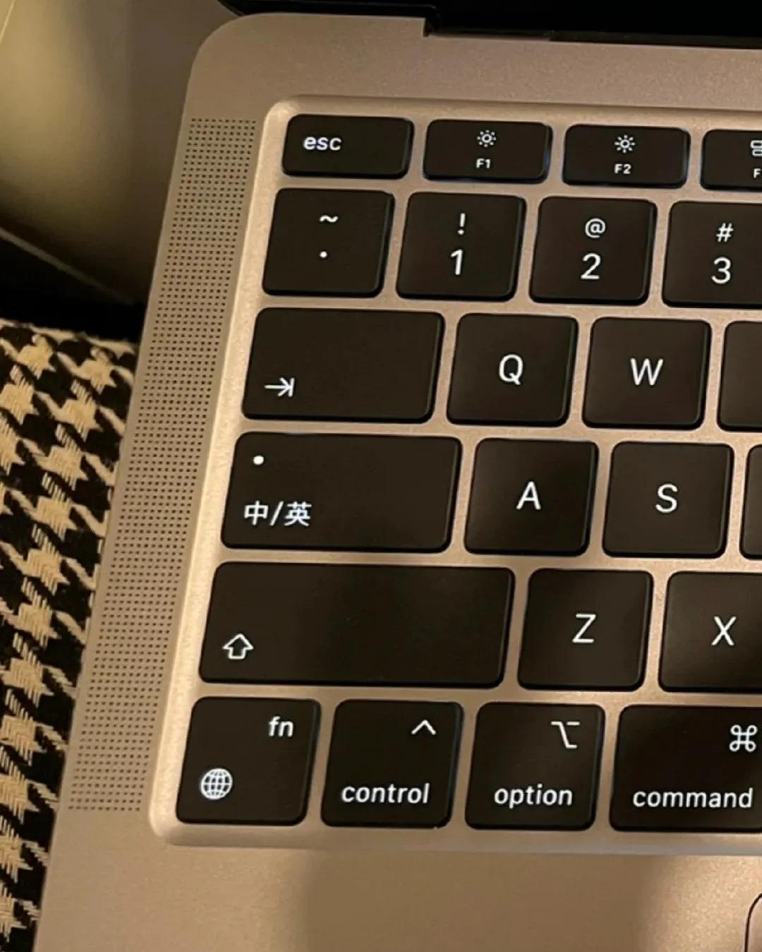 How to type capital letters on Apple computer? How to input uppercase ...