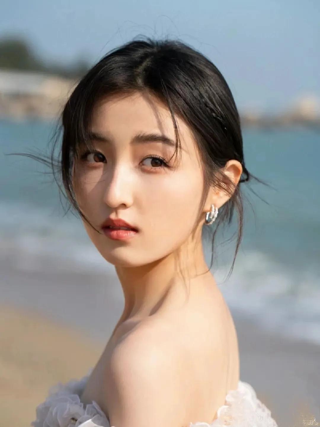 Zhang Zifeng won the 19th Huabiao Award for Outstanding Actress. She ...