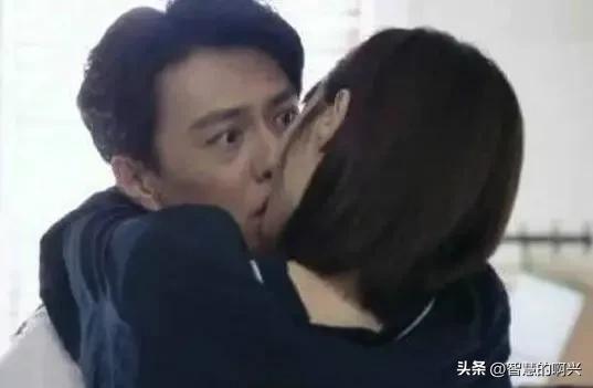 Yuan Quan and Huang Xiaoming kissed on the hot search, I vomited - iNEWS