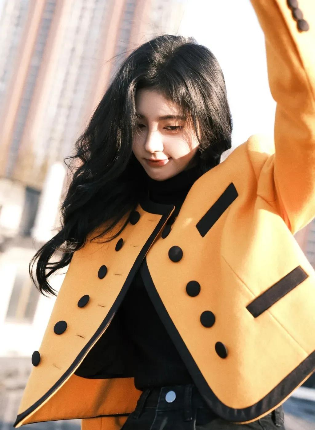 Ju Jingyi's gentle and long hair is smart and charming - iNEWS