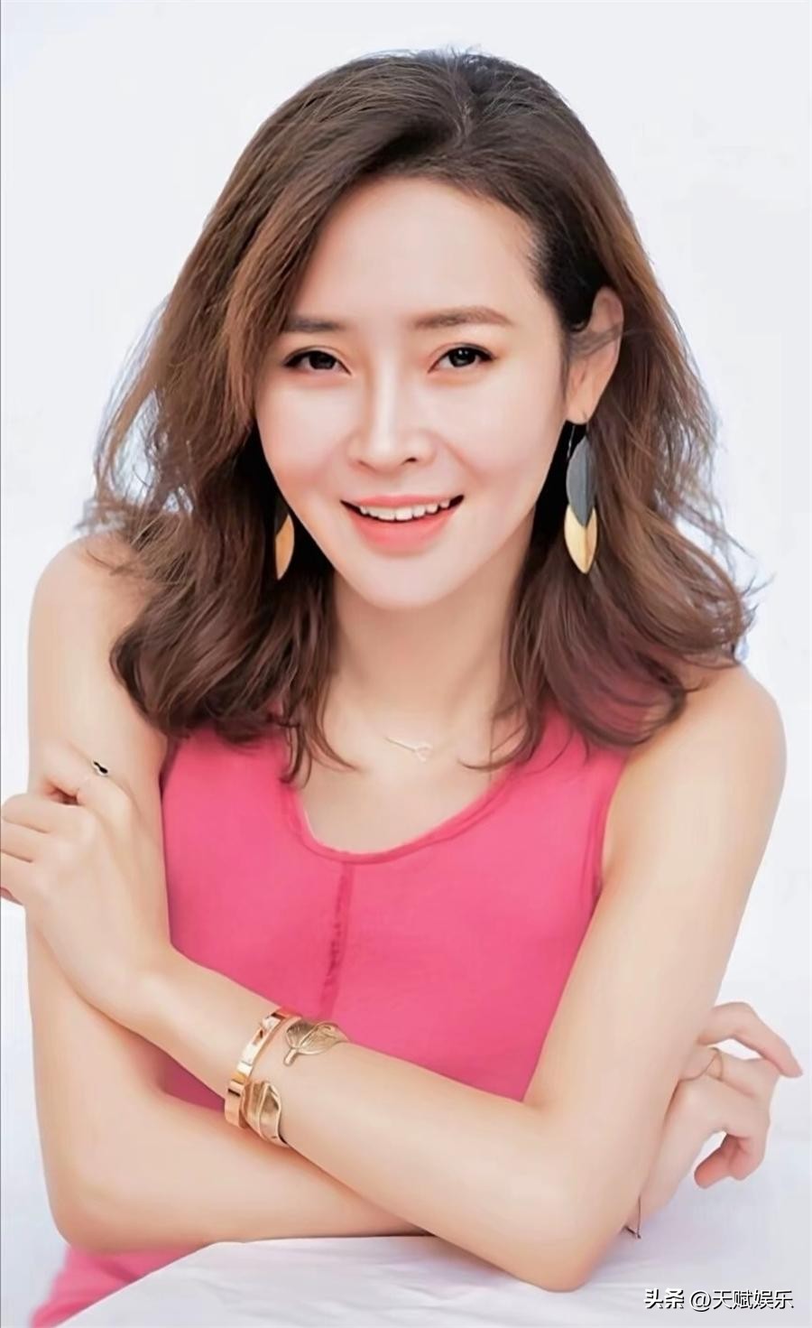 Photo album of film and television actress Yu Mingjia (1) - iNEWS