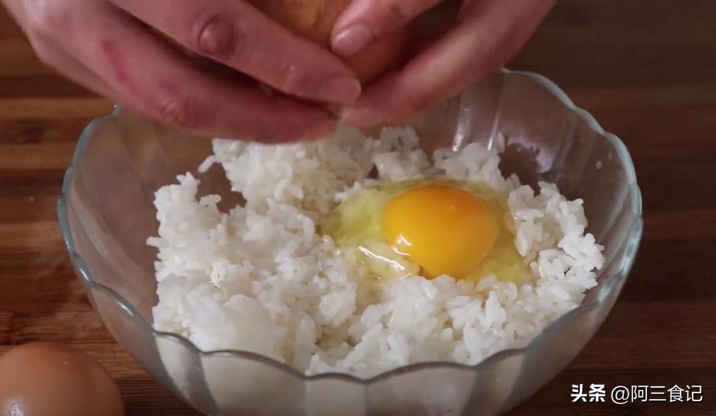 Don't fry the leftover rice, the old nanny will teach you a trick, it's ...