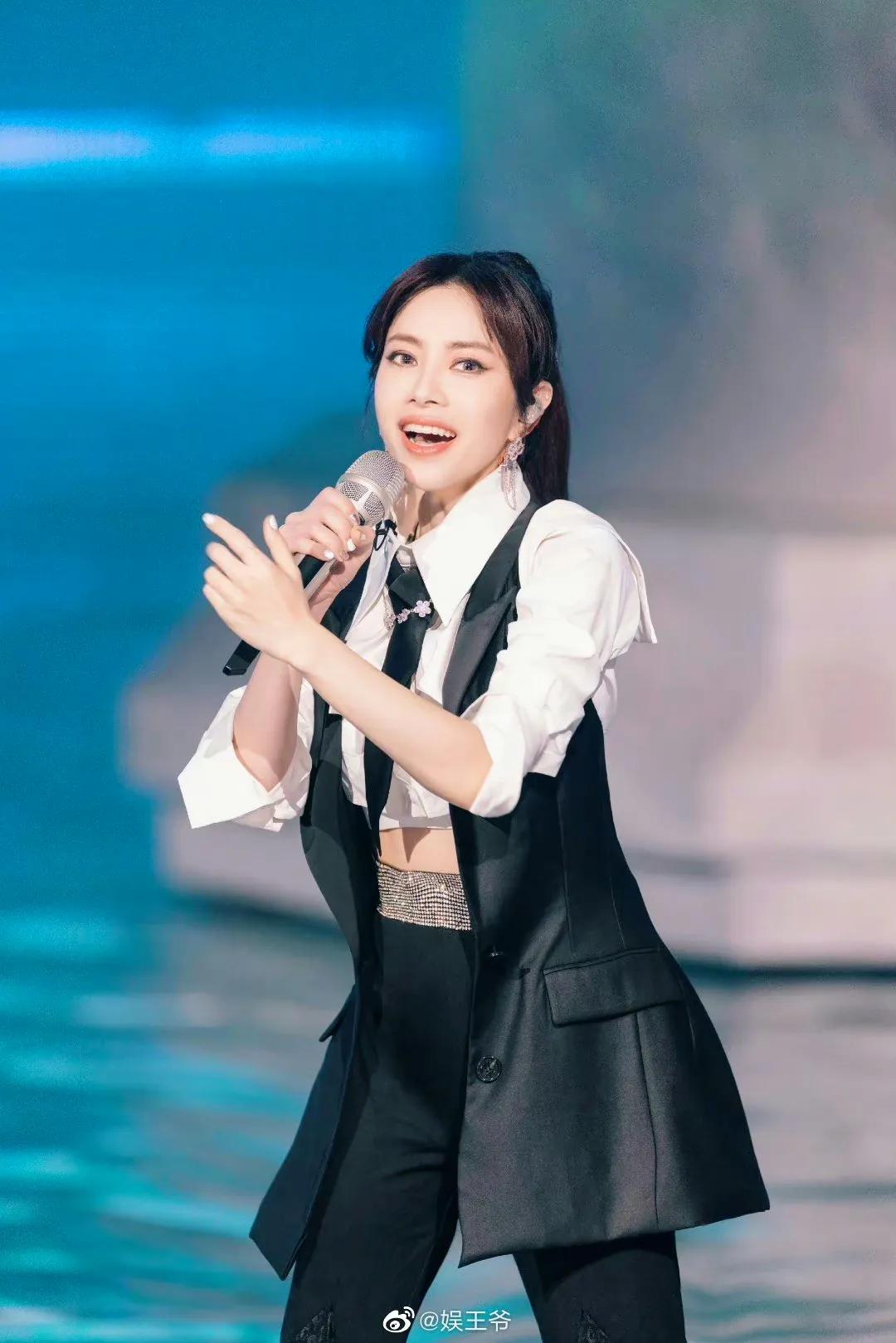 Xu Huaiyu's eyes lit up on the stage of Sister Lang's second husband ...