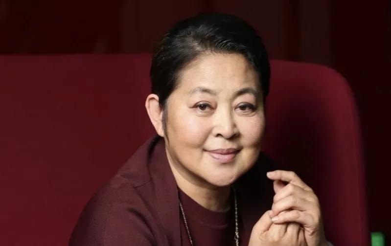 Ni Ping, who is married to Yang Yazhou, is too happy, one detail shows ...