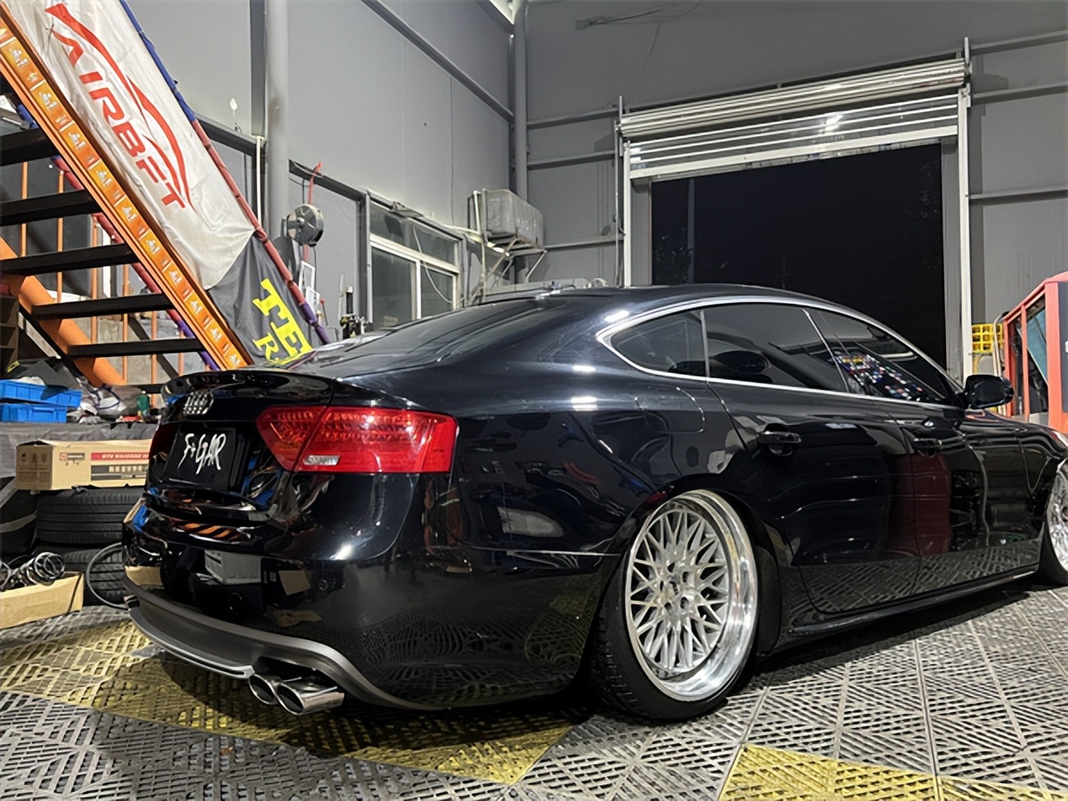 "Streamer black" Audi A5 modified AIRBFT pneumatic shock absorber case ...