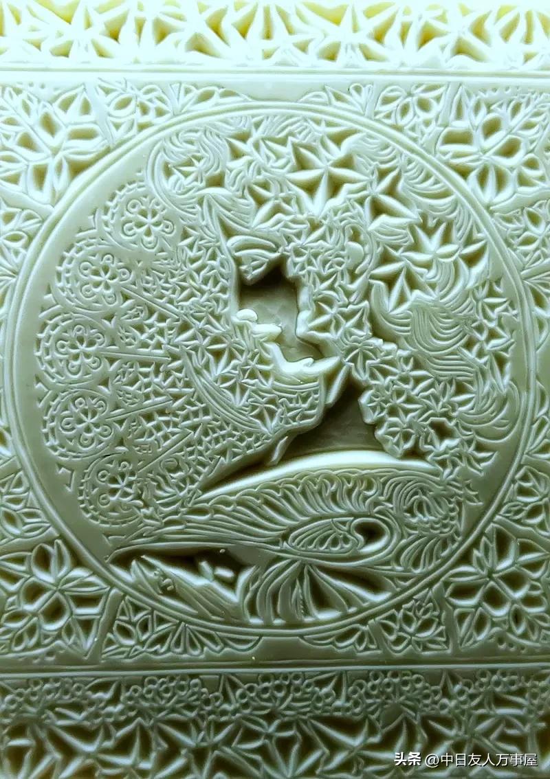 "Rose of Versailles Eraser Carving" is an art-level work presented with ...