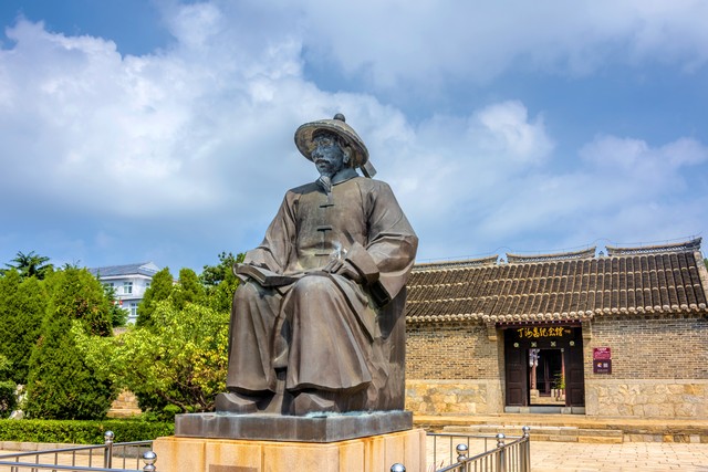 It's all about the surrender of Ding Ruchang of the Taiping Army. Why ...