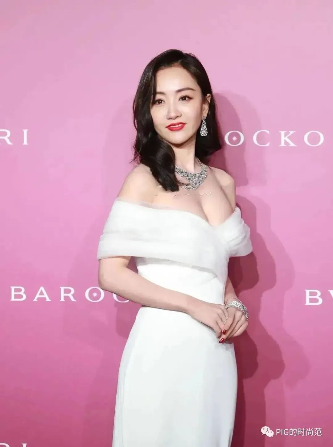 41-year-old Yang Rong has a sexy and plump figure, full of femininity ...