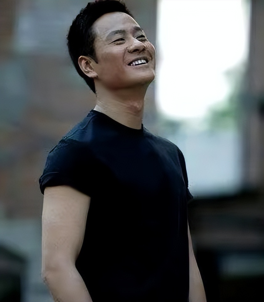 Actor Lian Yiming: After becoming famous, he divorced his wife, and his ...