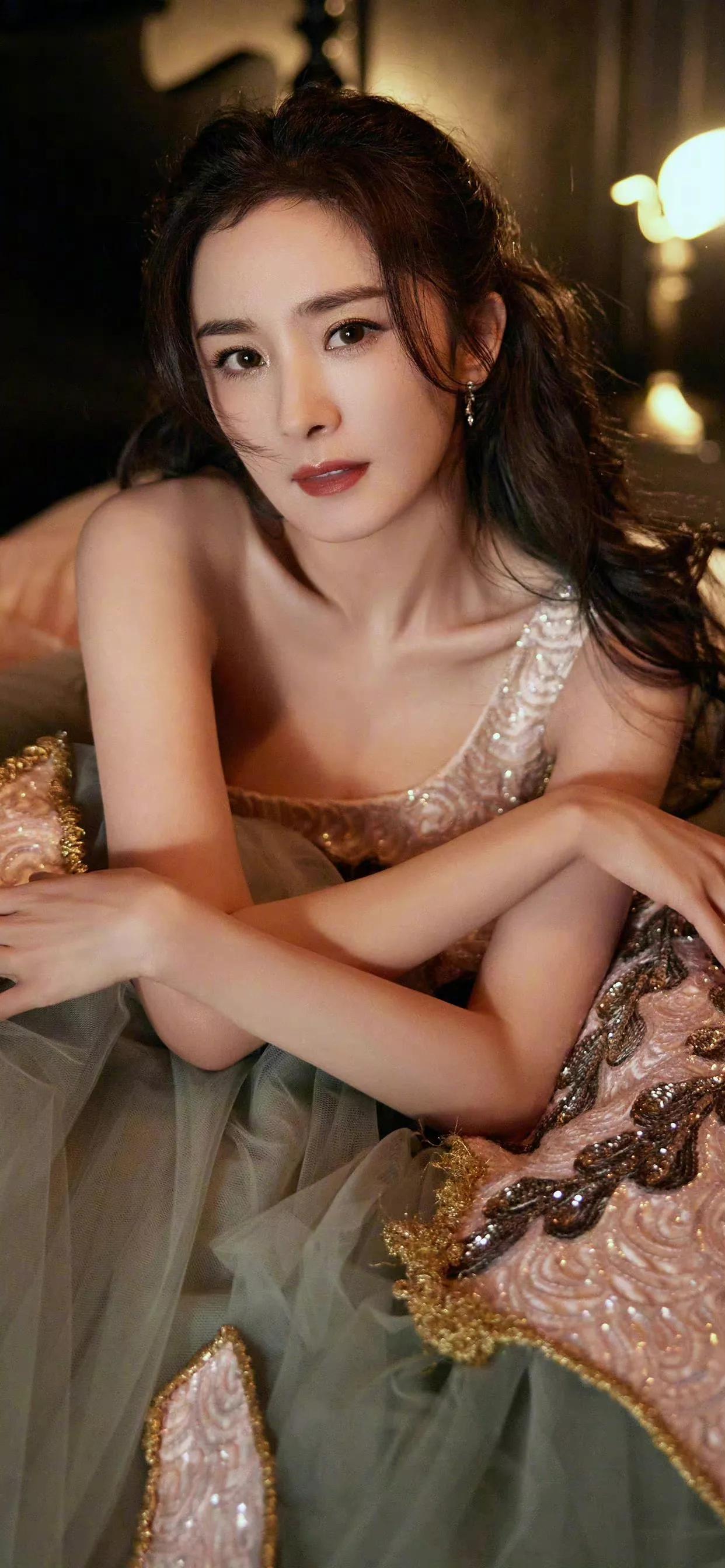 Star Wallpaper - Issue 127 - Yang Mi - iNEWS