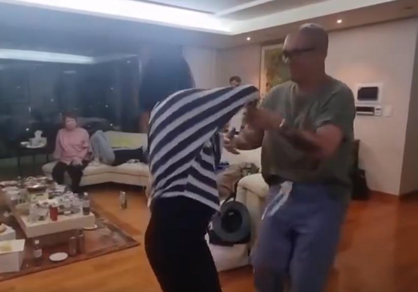 Little SKoo Jun-yup's intimate dance at home, her intimate behavior was accused of crossing the ...