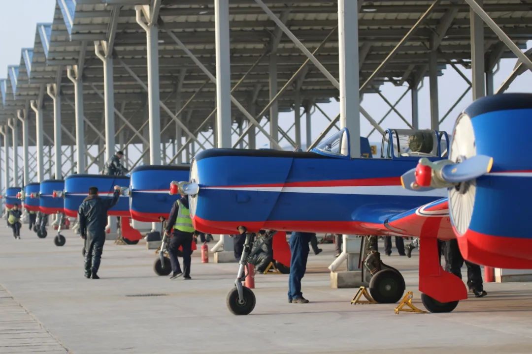 Have Chinese pilots ever flown propeller planes?Why not replace the old ...