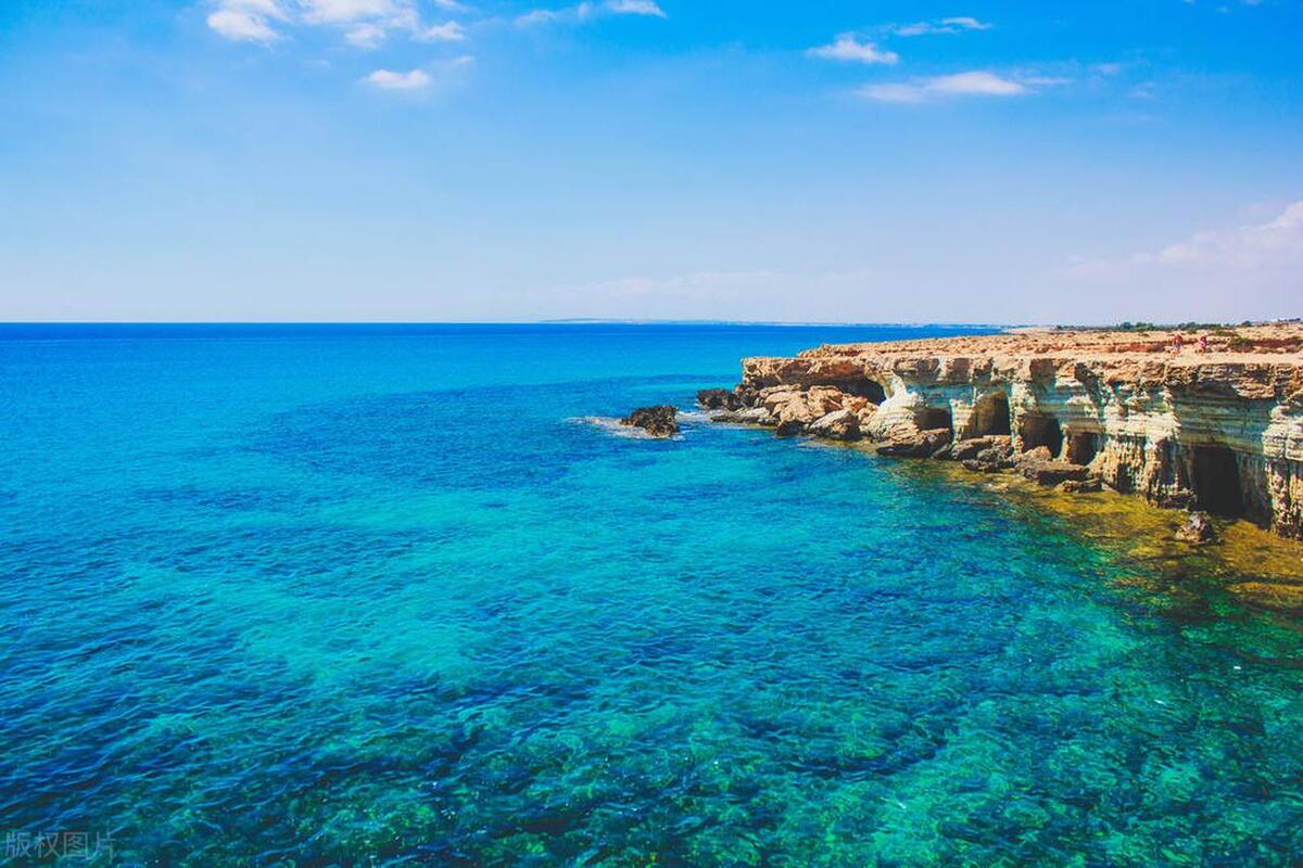 Cyprus can become a developed country by embracing the thighs of the ...