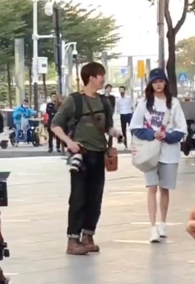 Guan Xiaotong and Niu Junfeng in street shooting, beautiful and ...