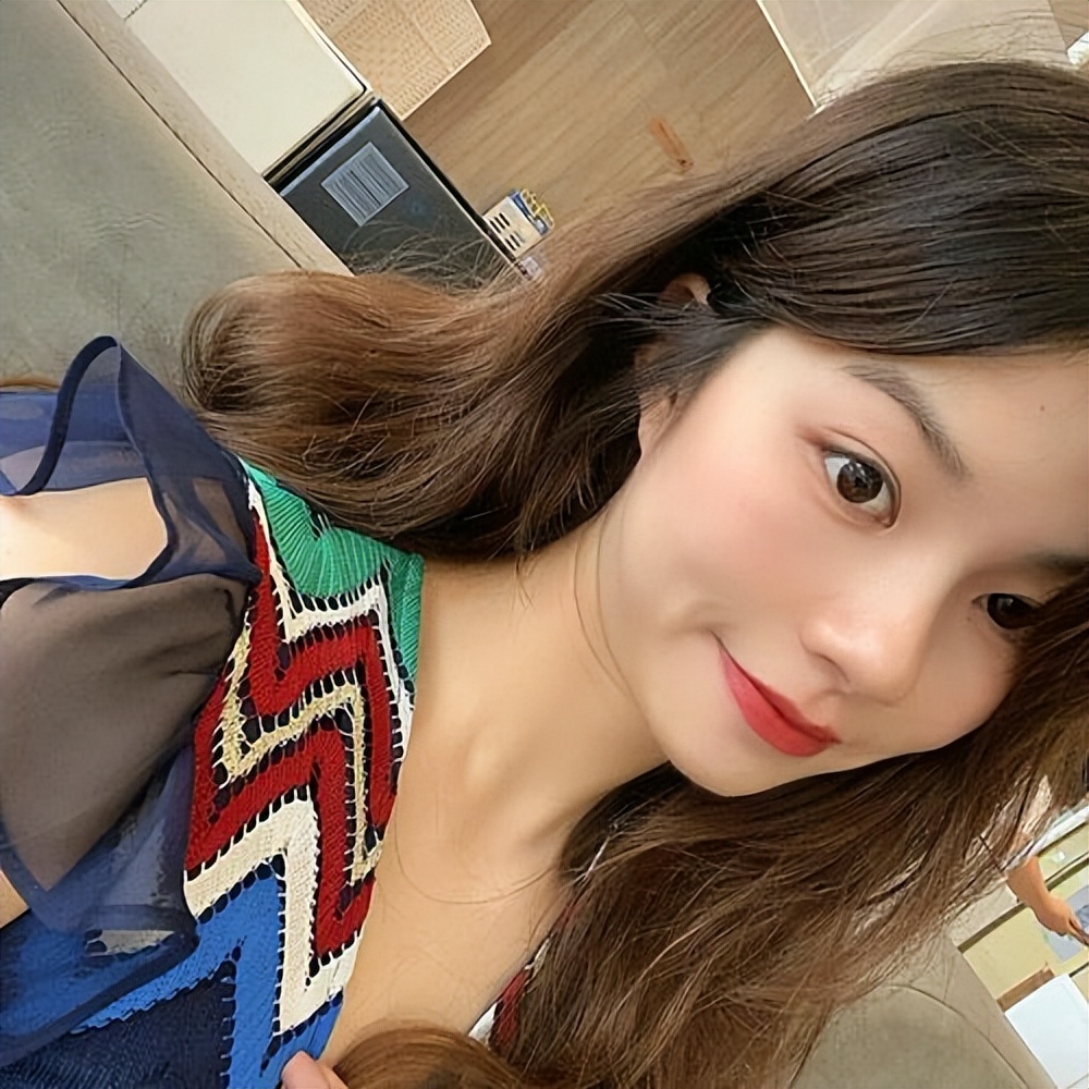 "Three stripes" often appear on the neck, don't know what it means, it ...