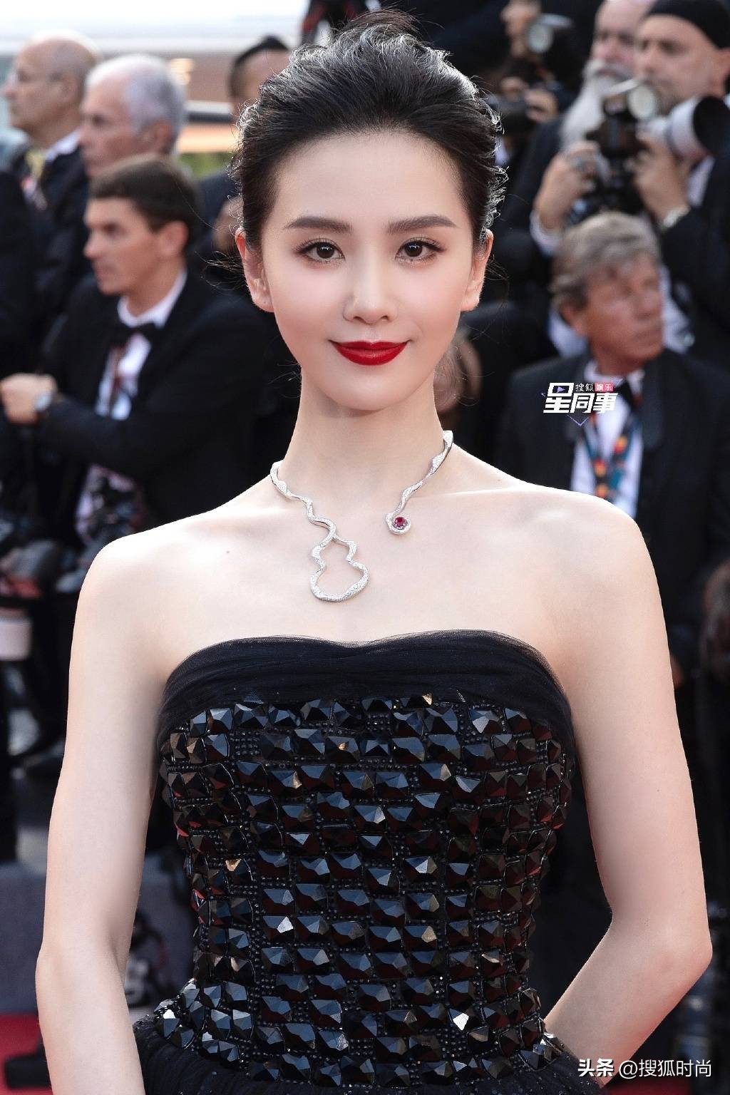 Who did the makeup for Hai Qing? Cannes red carpet accused of stiff ...