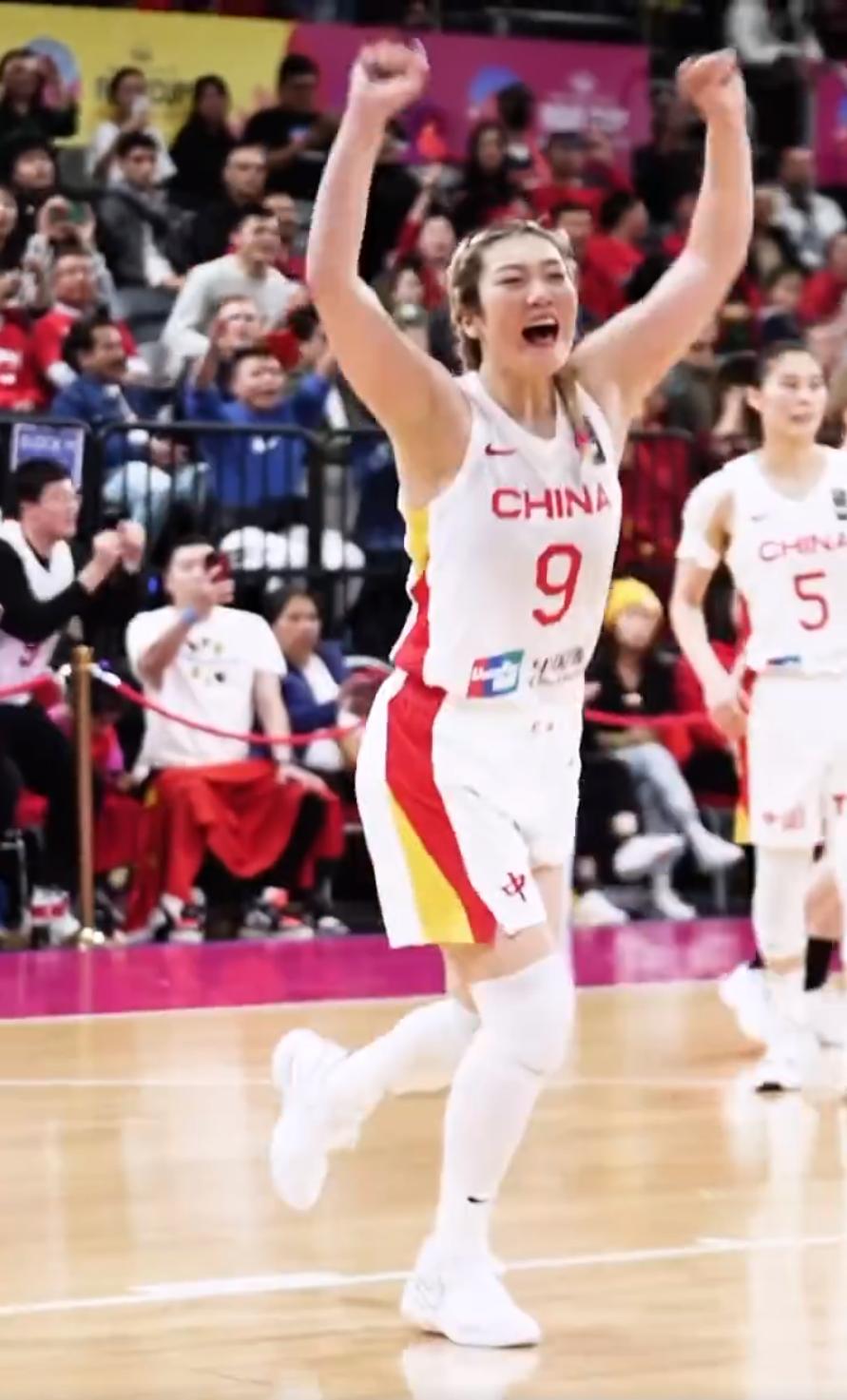 Warm cry! Li Meng won the championship and rushed to the sidelines to ...