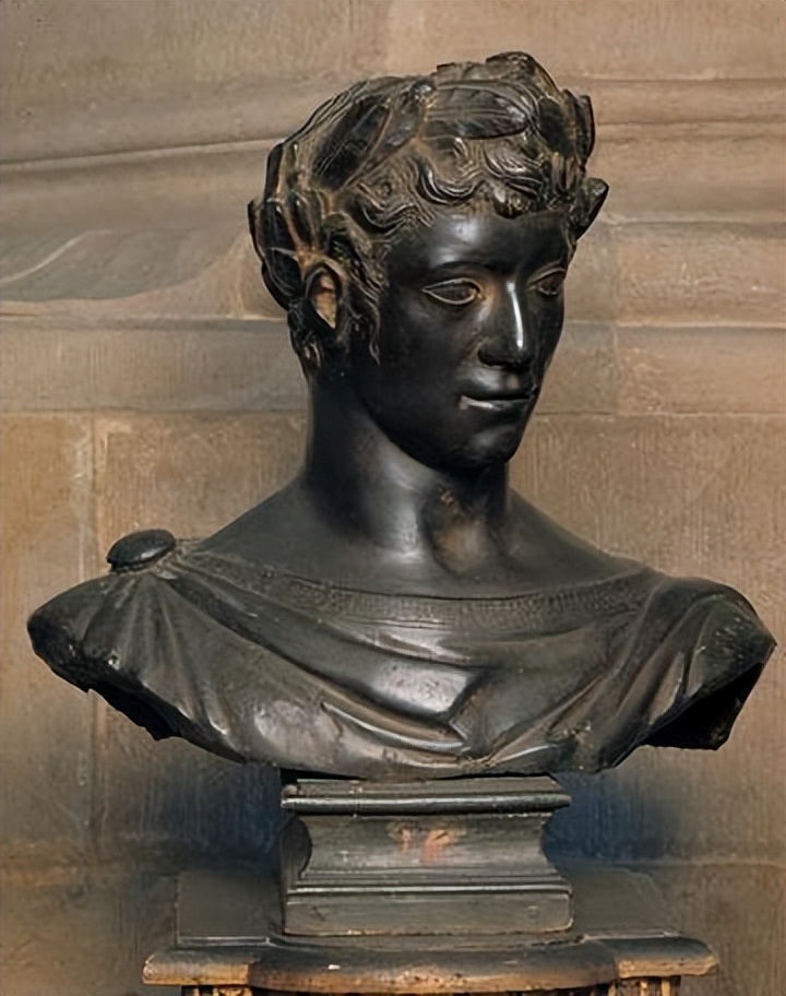 The glorious history of Italian sculpture art, the flag of the European ...