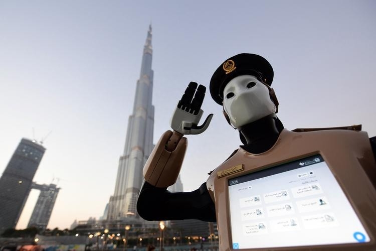 Robots: Dubai museum showcases humanoid robot for first time, as ...