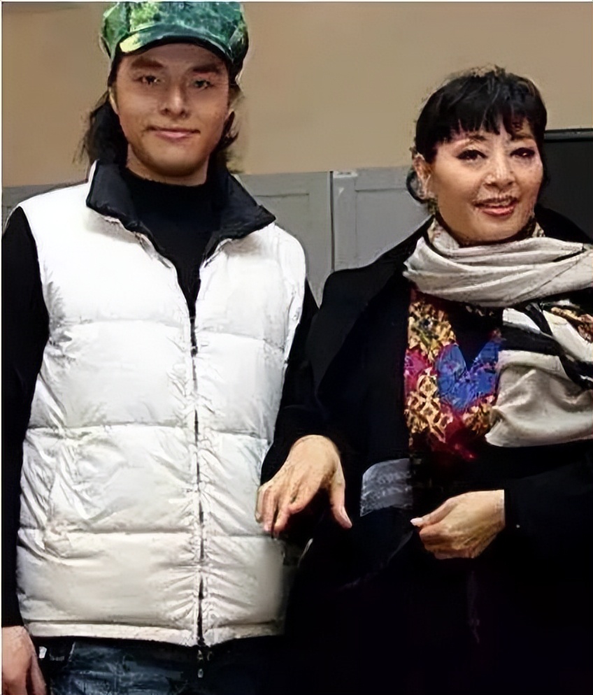 A recent photo of national first-class actor Yin Xiumei, who is about ...