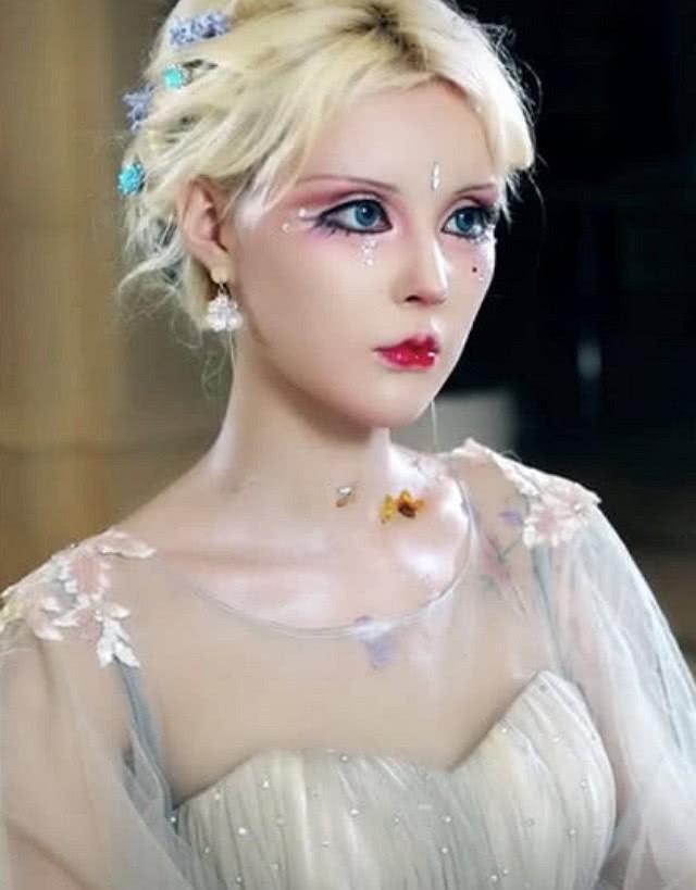 Di Lila: Relying on 108 dollars to become a Barbie, the rich and ...