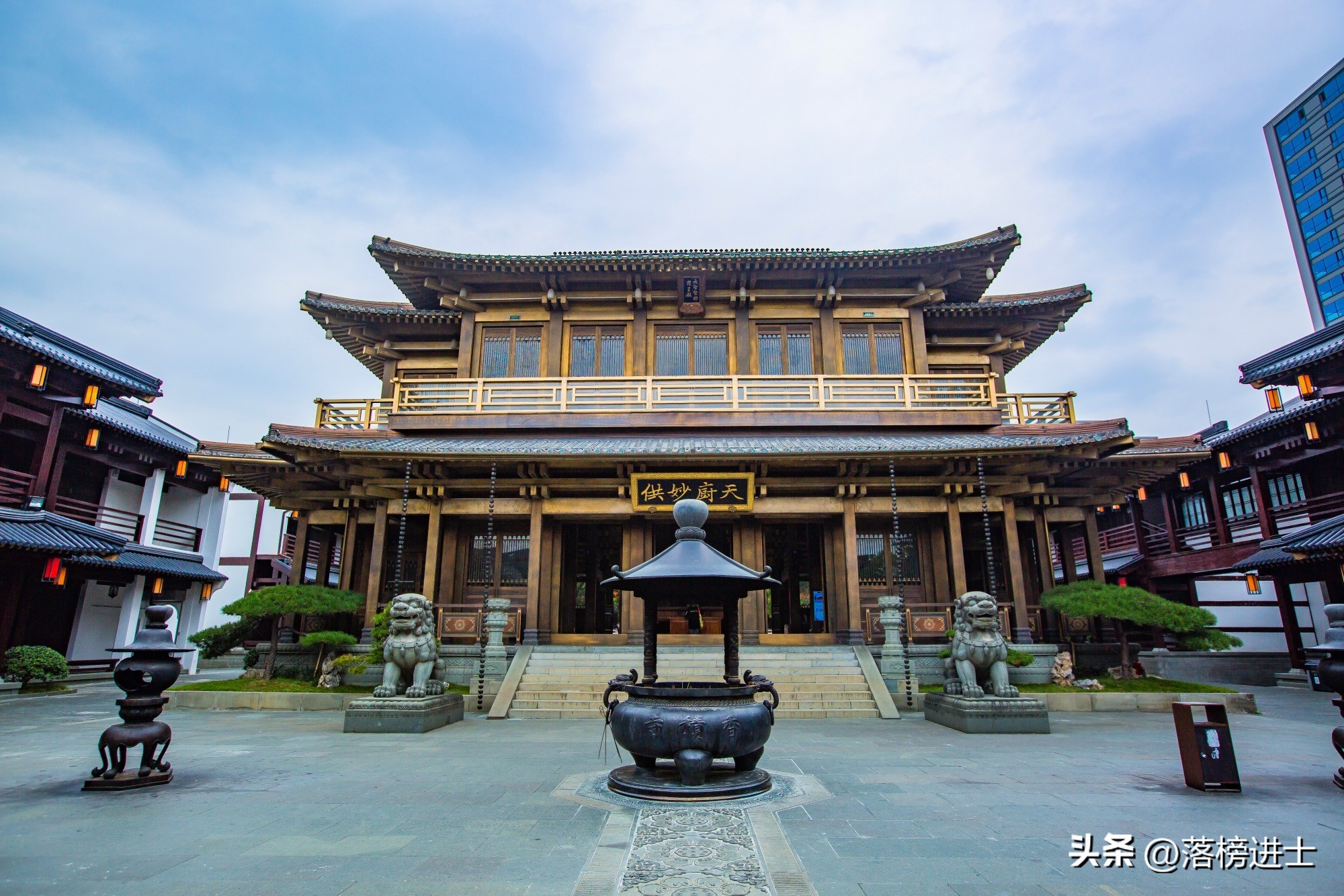 Hangzhou has a temple in the busy city, which is simple and quiet, and ...