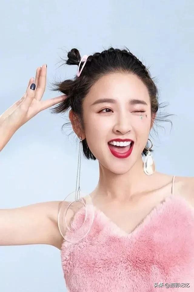 Tang Yixin: The Beauty of Hibiscus - iNEWS
