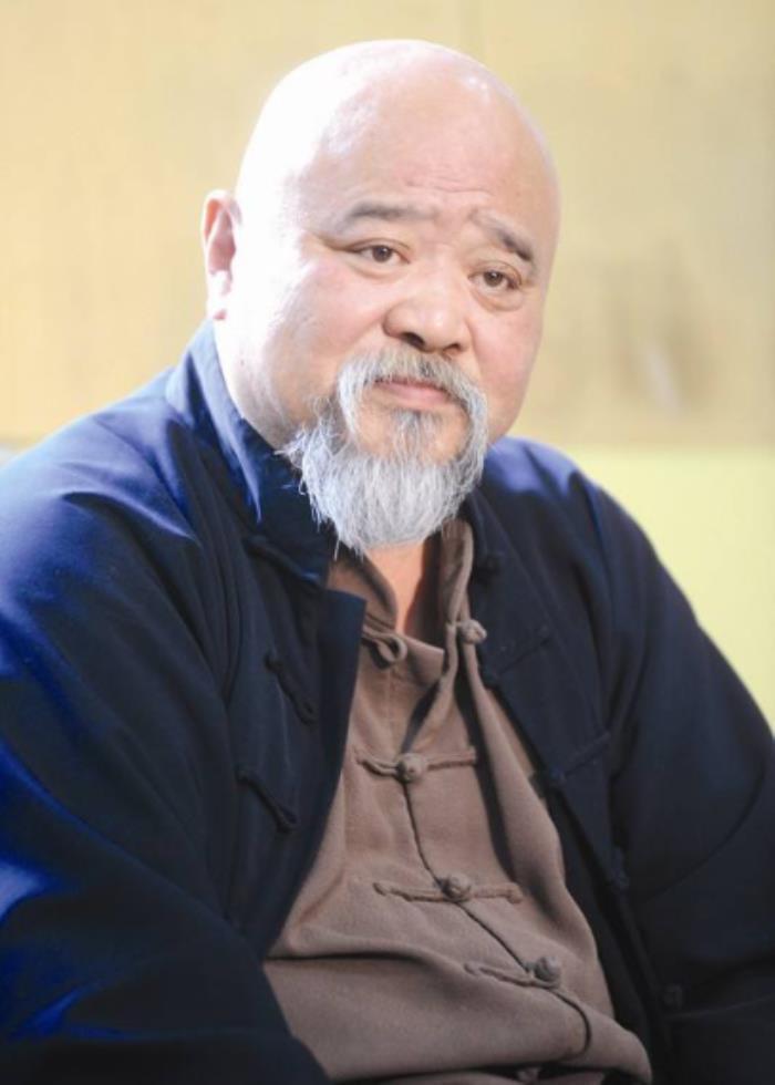 Li Qi's retired life is exposed, and the street stalls sell barbecue ...