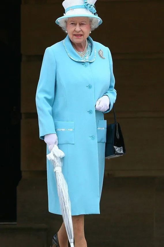 "Rainbow Grandma" Elizabeth II, can be called the ceiling of the ...