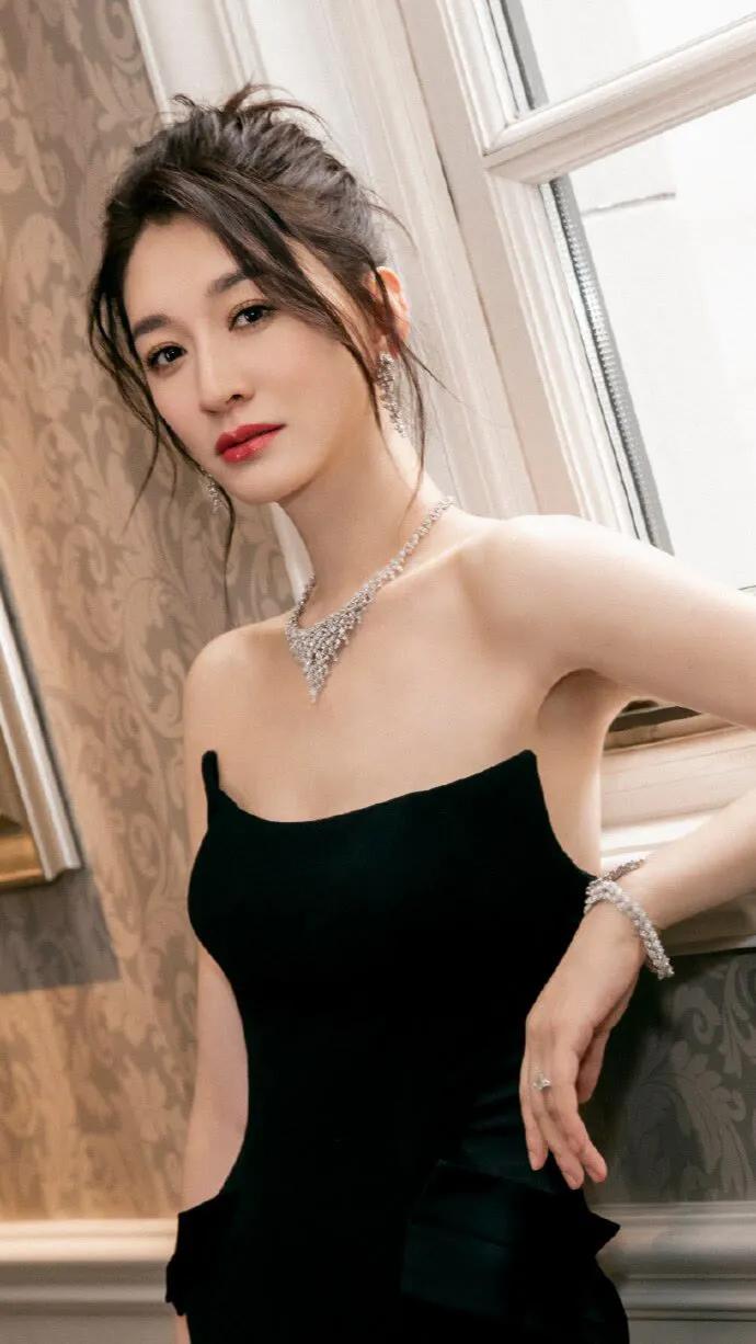 Celebrity photo: Li Xiaoran - iNEWS