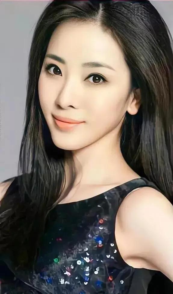 Li Sisi: The most beautiful host of CCTV Spring Festival Gala, has ...