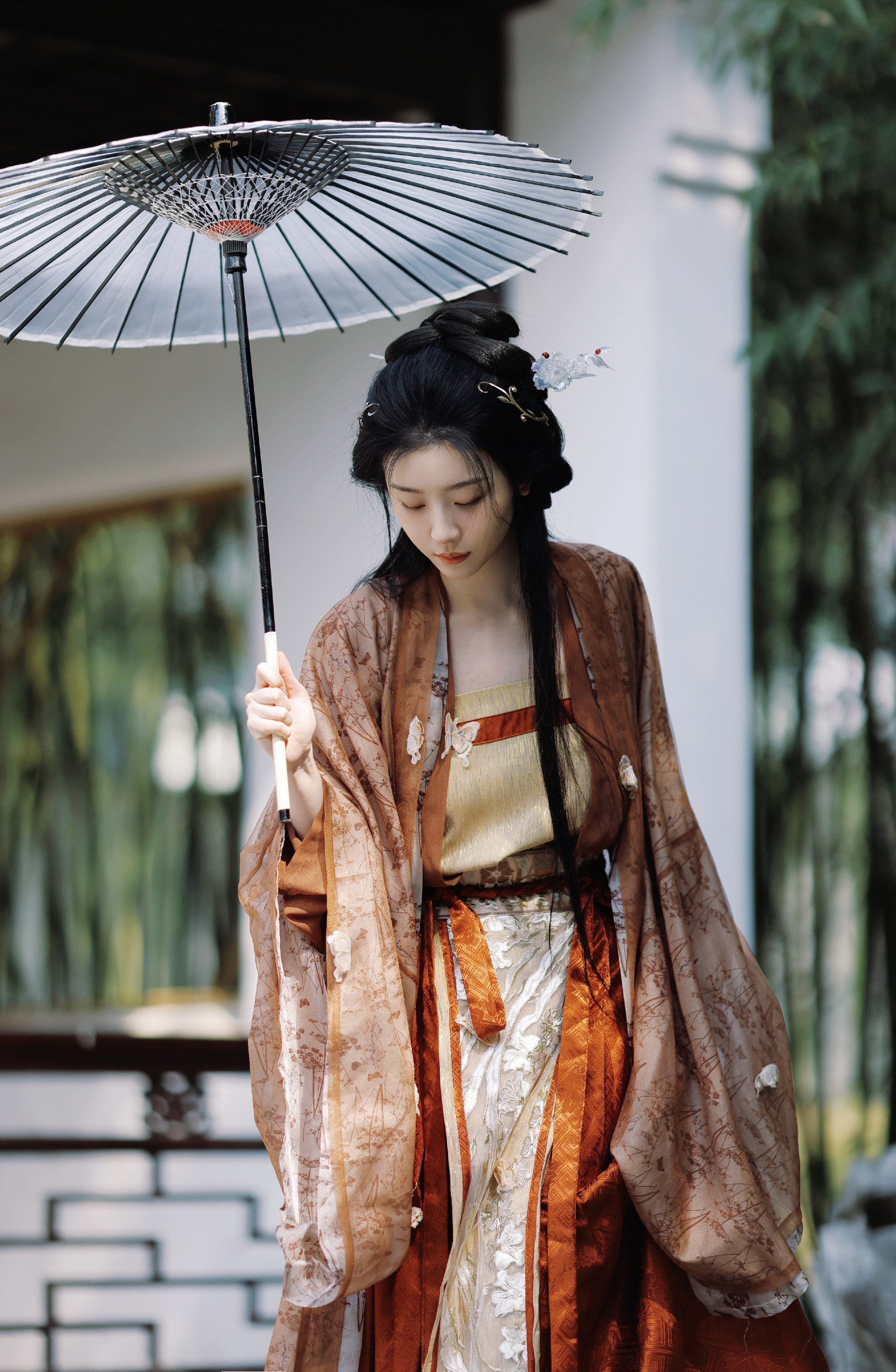 Zhao Xiaotang's ancient style portrait, the spring breeze blows the ...