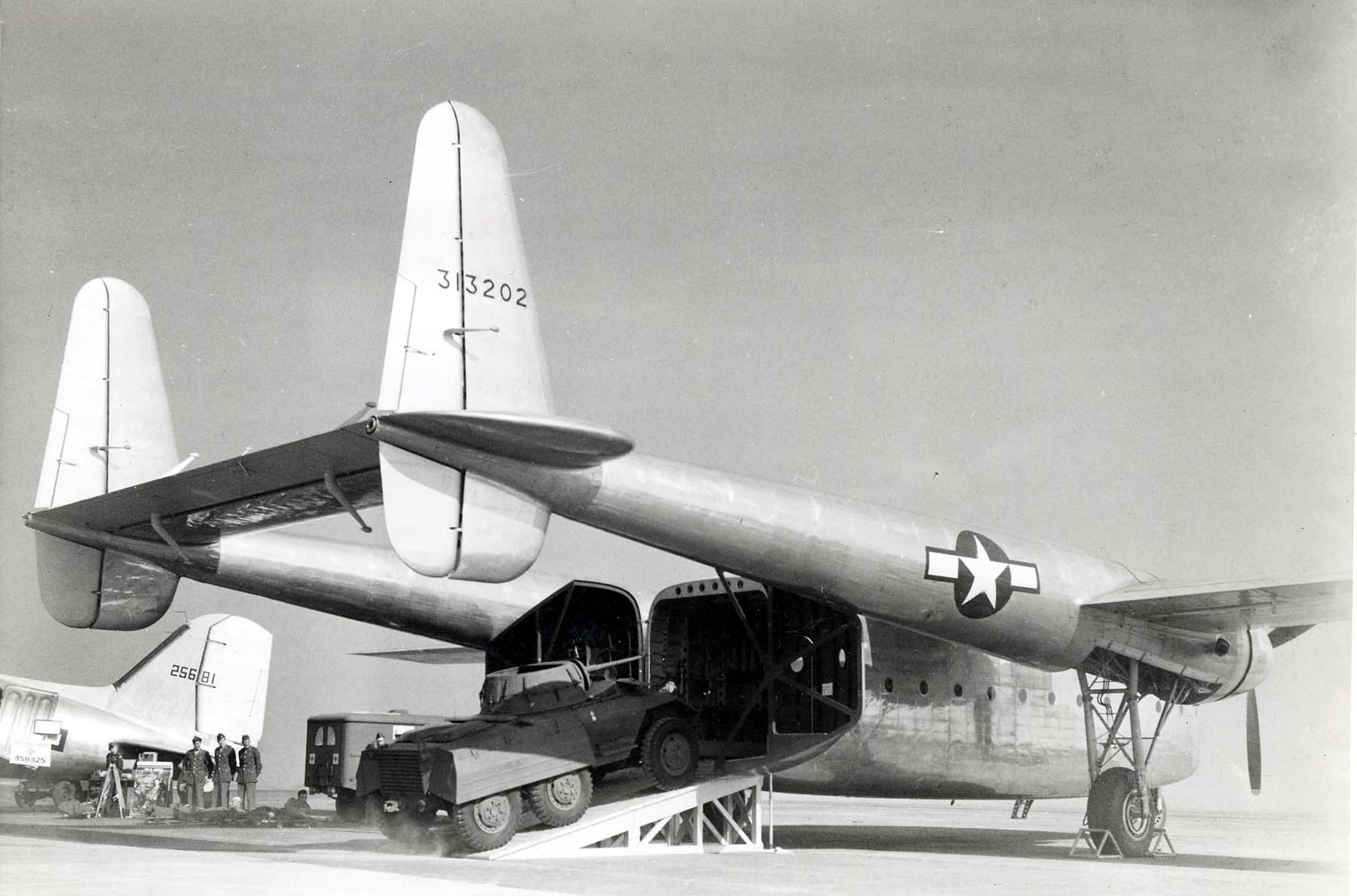 C-119運輸機的前身「C-82運輸機」 - 資訊咖