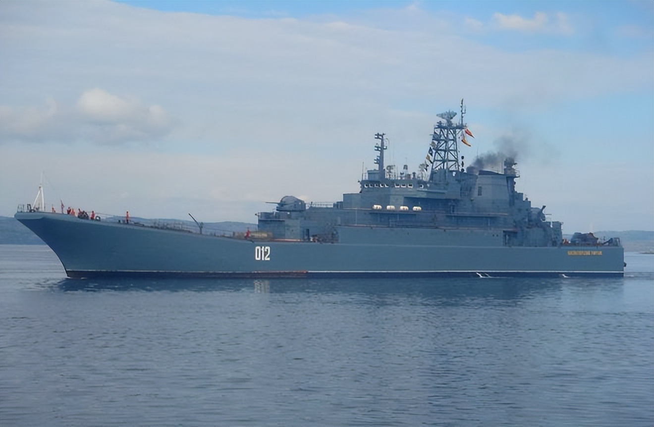 The Ukrainian unmanned boat attacked again, and the 4,000-ton Russian ...