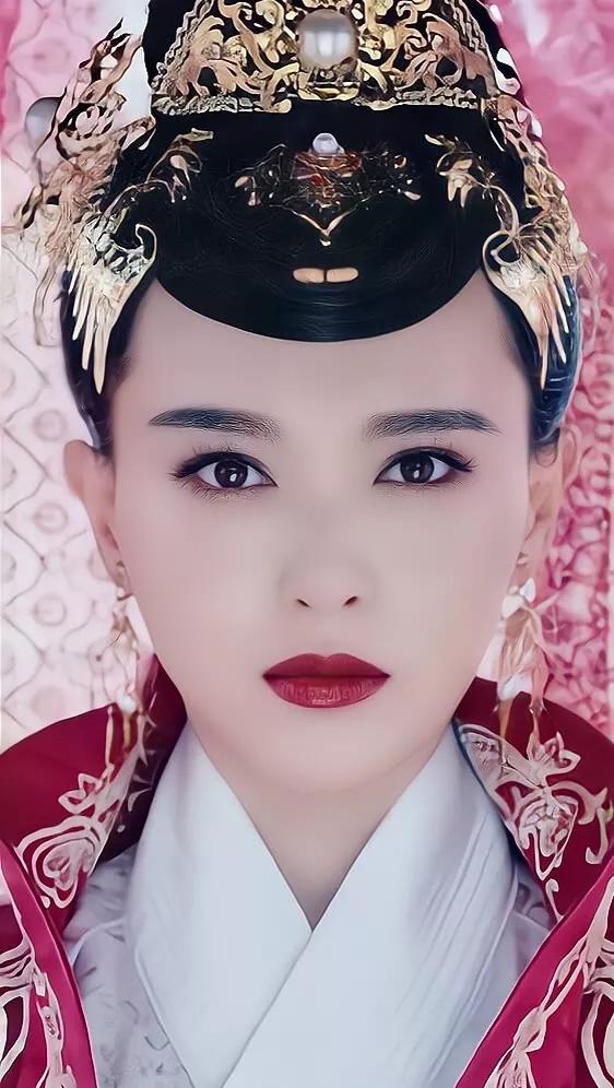 Tang Yan as Li Weiyang - iNEWS