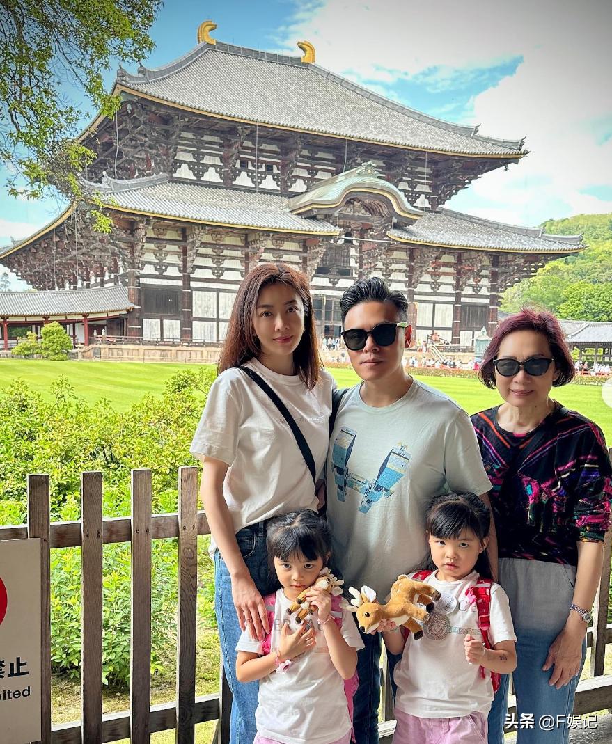 Xiong Dailin and Guo Kesong took their daughters on a trip to take a family portrait of three ...