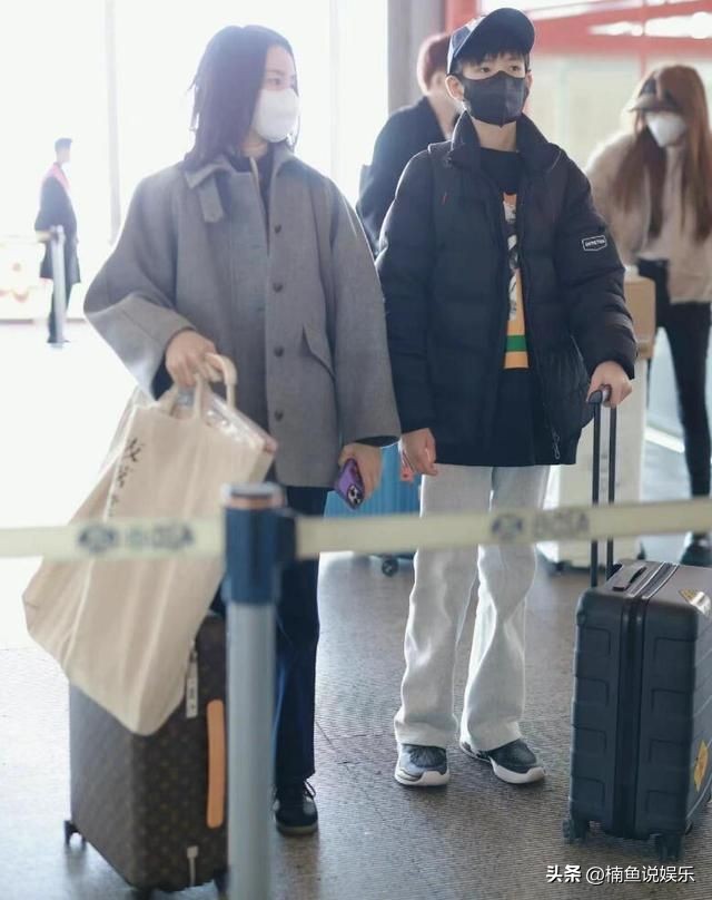 Ding Ding is the second generation of good-looking stars, who becomes a ...