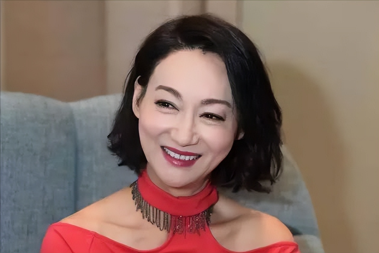 Hui Yinghong: The first generation of hit girls in Hong Kong, who were born in aristocrats but ...