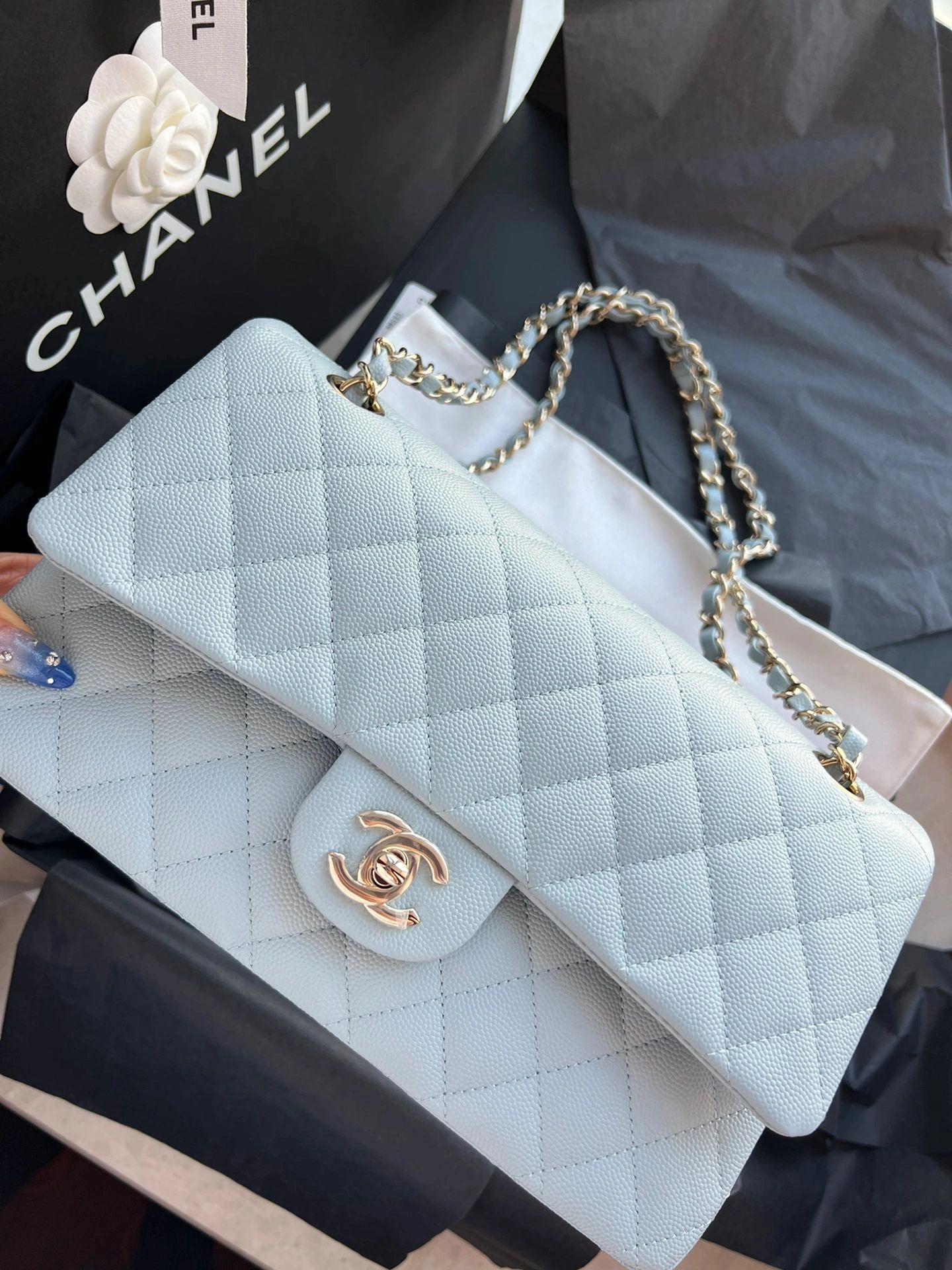 CHANEL light blue CF medium is my fairy bag! - iNEWS