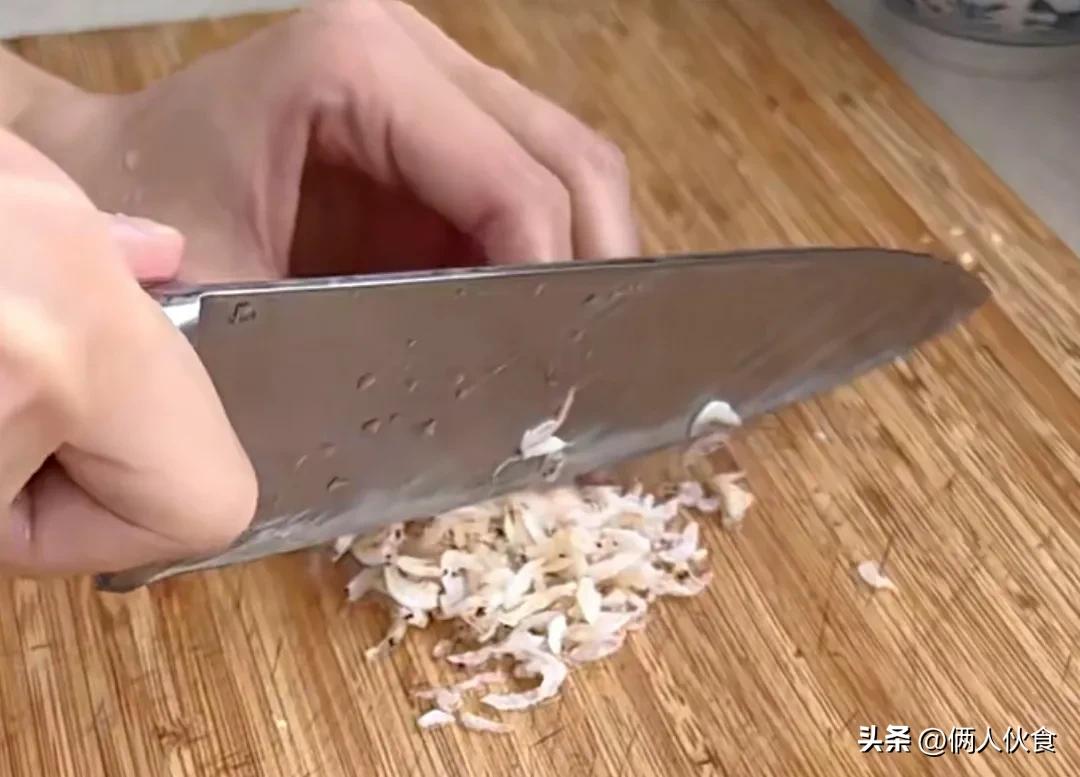 Dong Jie dried the leek box, attracting 90,000 netizens to watch ...