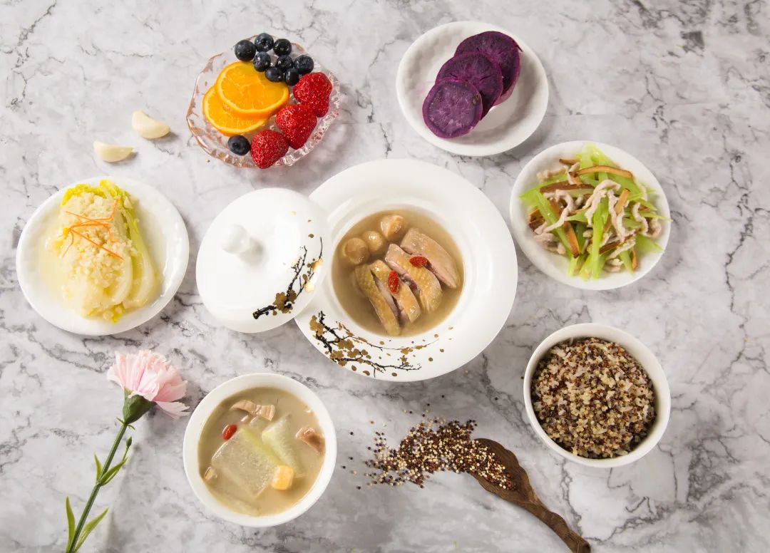 Effectively relieve the pain of "old cold legs", do these two points ...